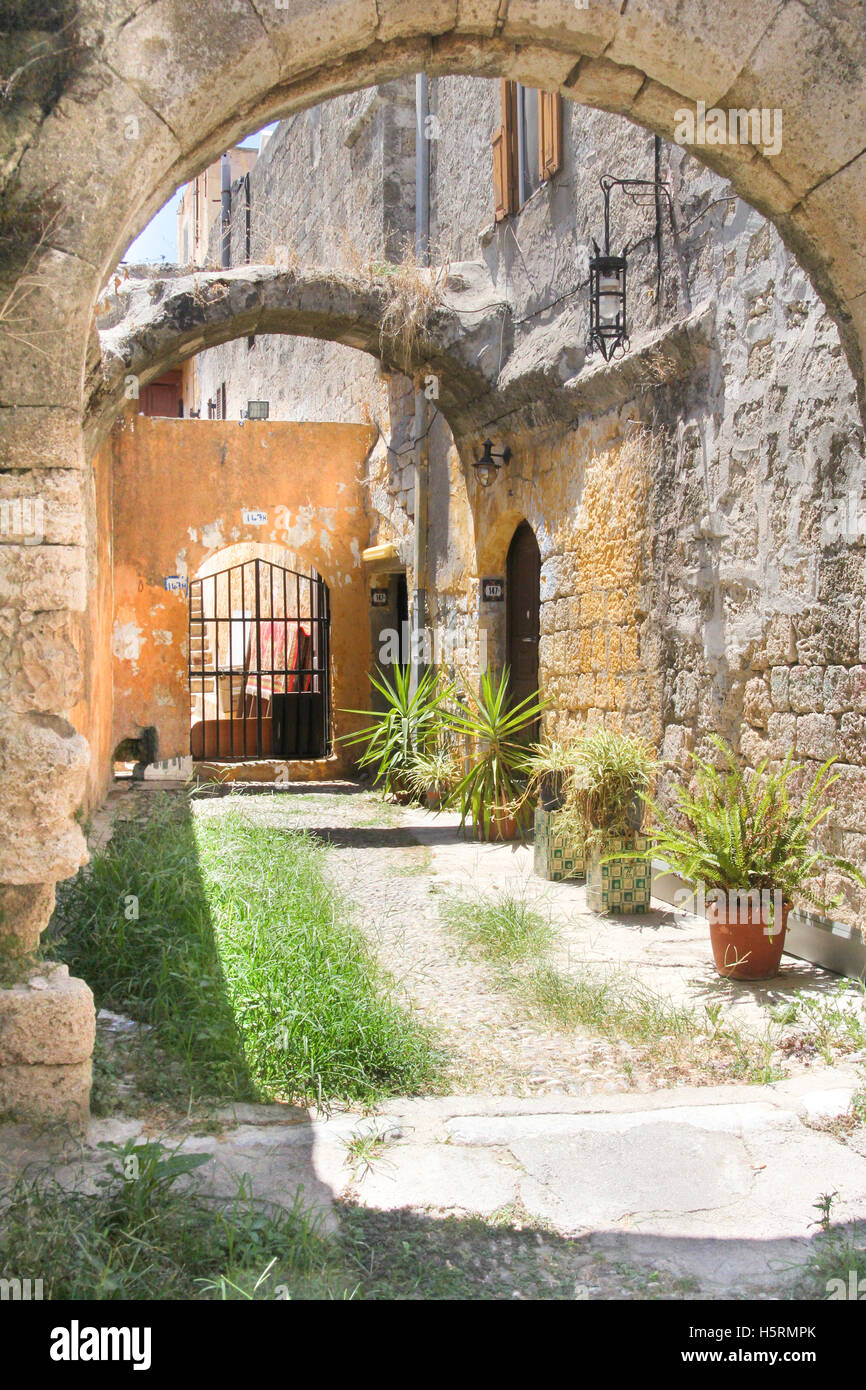 Mediterranean courtyard hi-res stock photography and images - Alamy