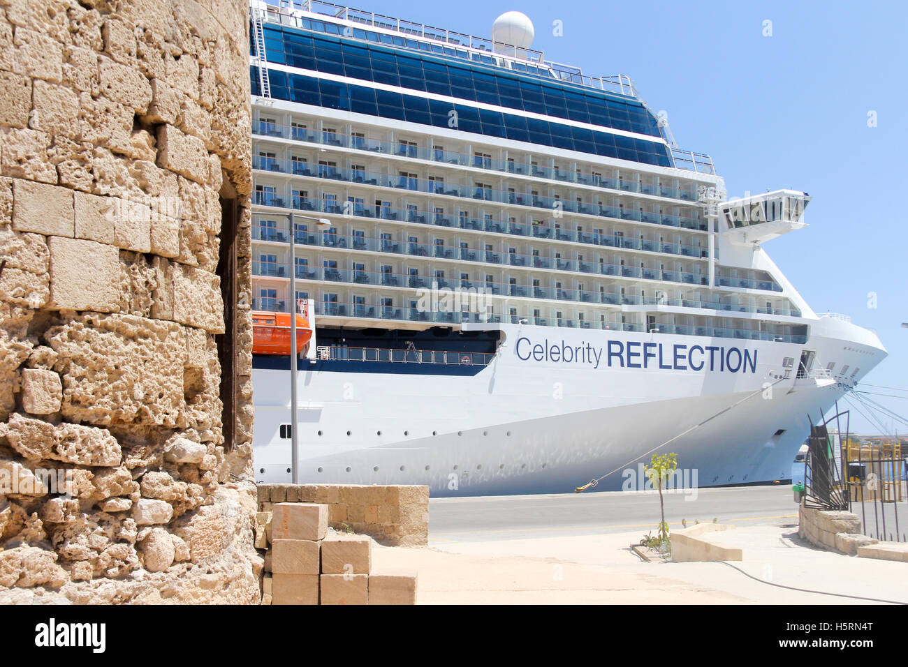 Celebrity reflection hi-res stock photography and images - Alamy