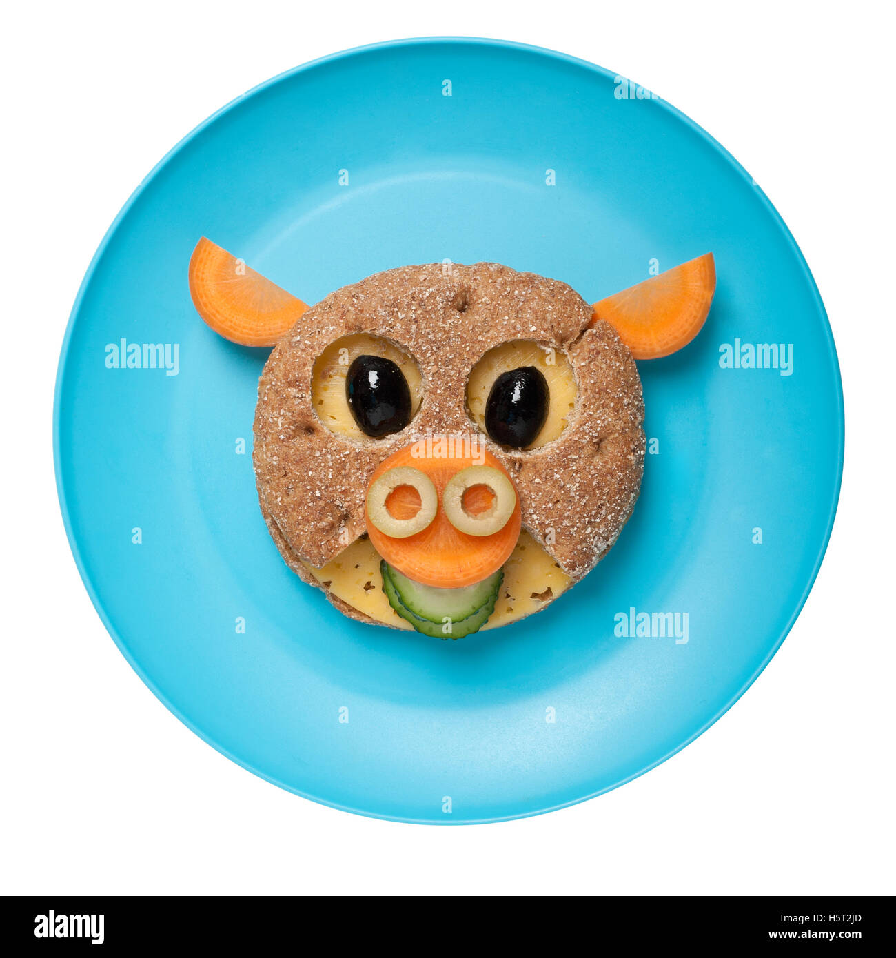 Pig made of bread and vegetables on plate Stock Photo - Alamy