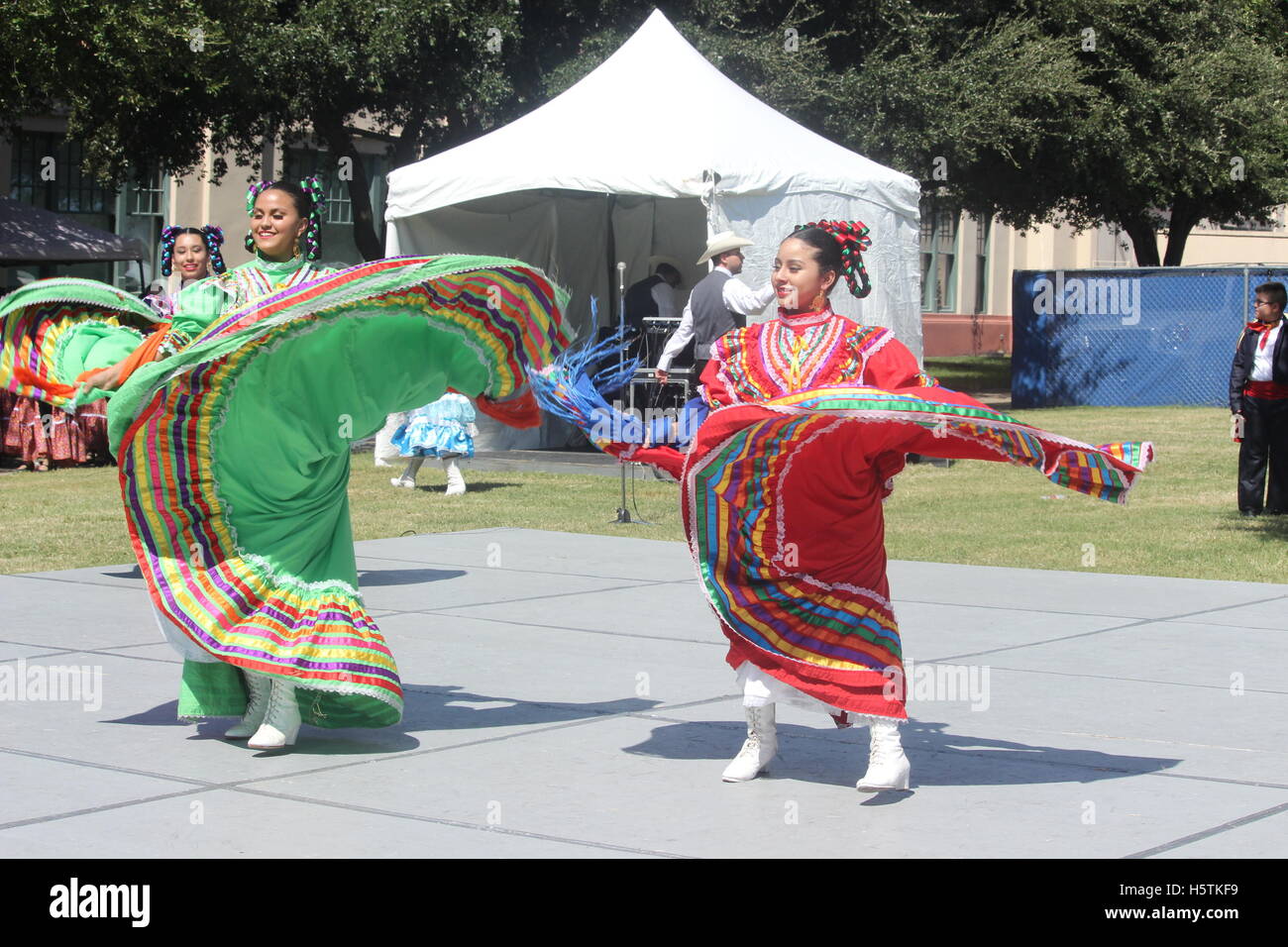 Mexcan dance hi-res stock photography and images - Alamy