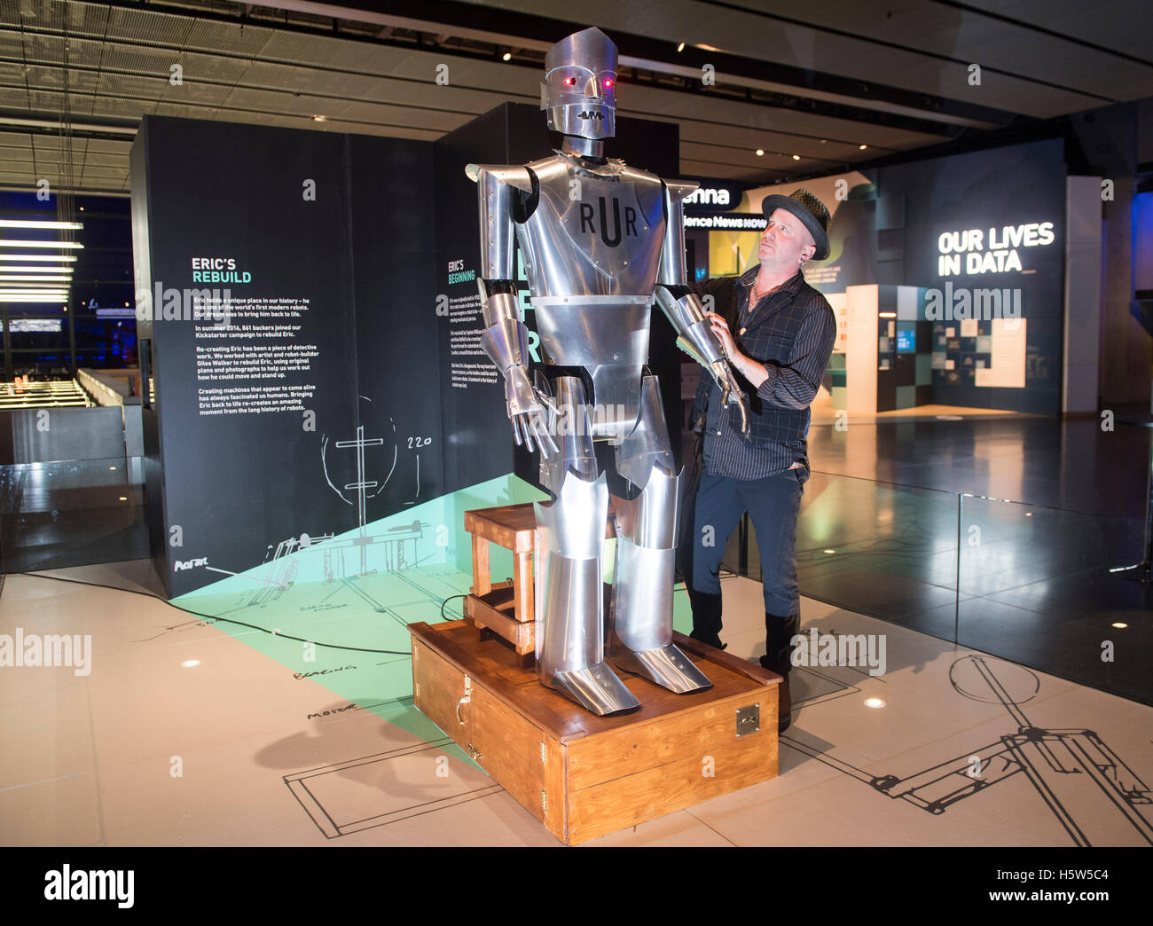 UK's first robot Eric built by Captain William Richards in 1928 Stock ...