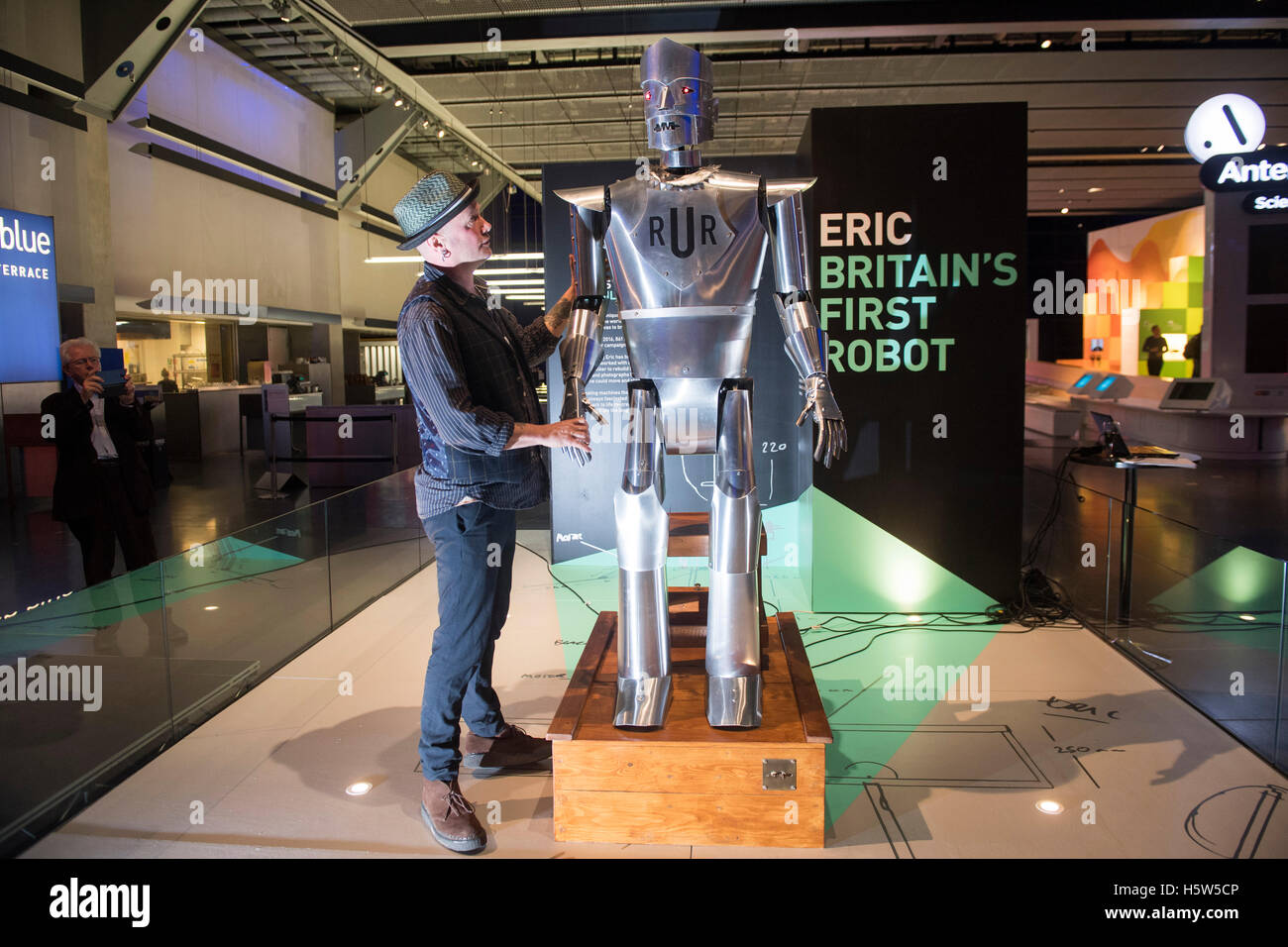 UK's first robot Eric built by Captain William Richards in 1928 Stock ...