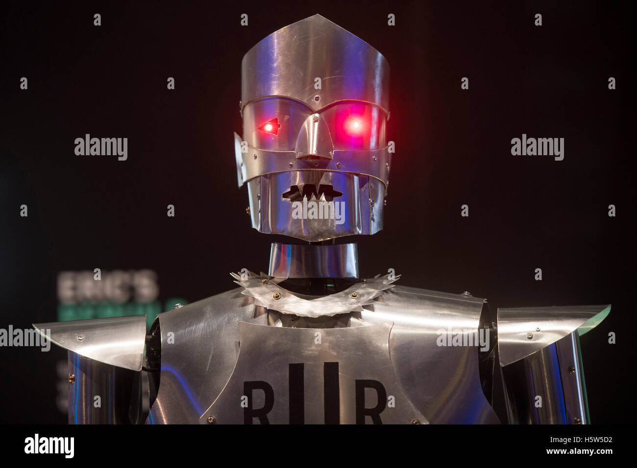 UK's first robot Eric built by Captain William Richards in 1928 Stock ...
