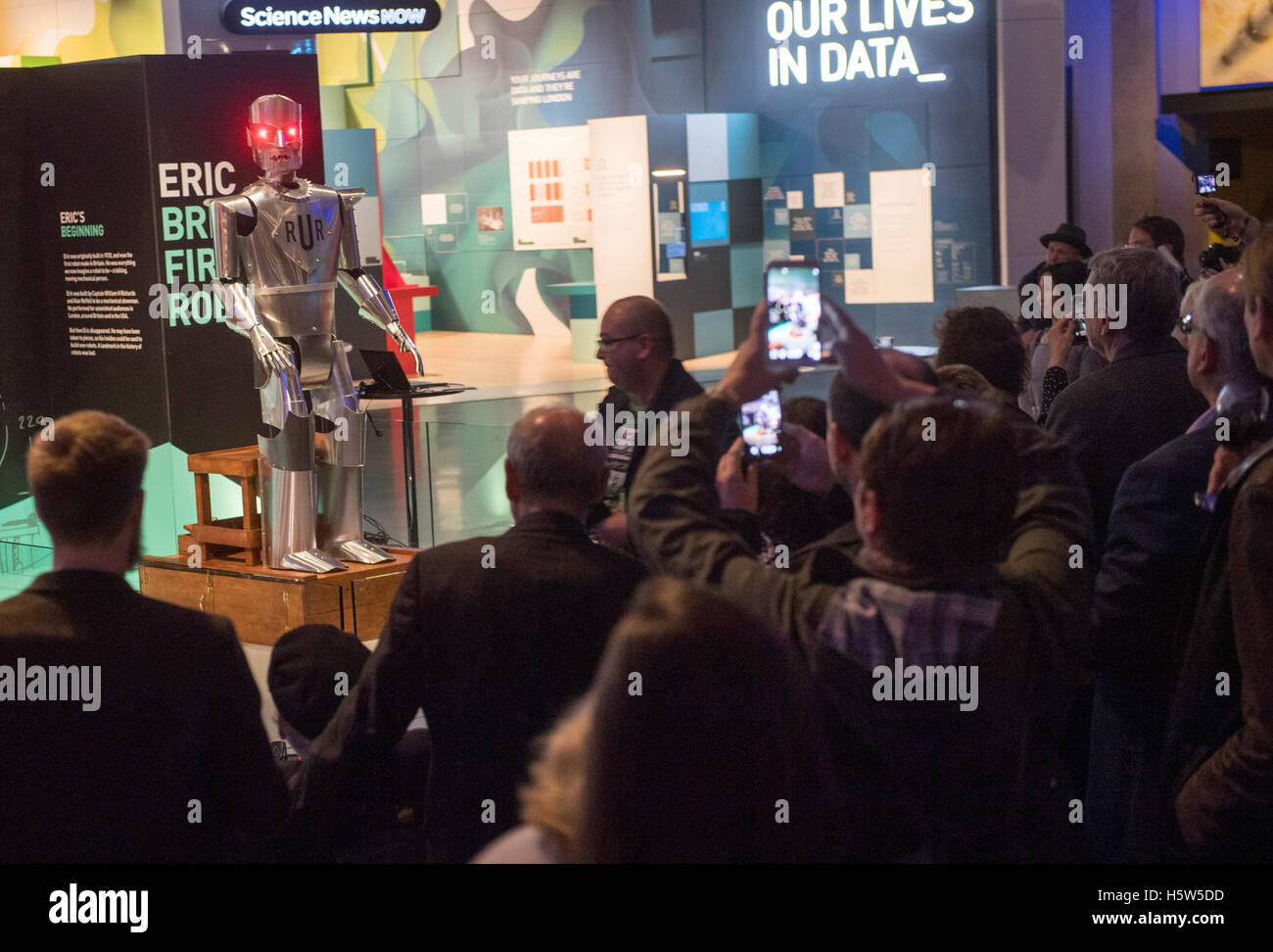 UK's first robot Eric built by Captain William Richards in 1928 Stock ...