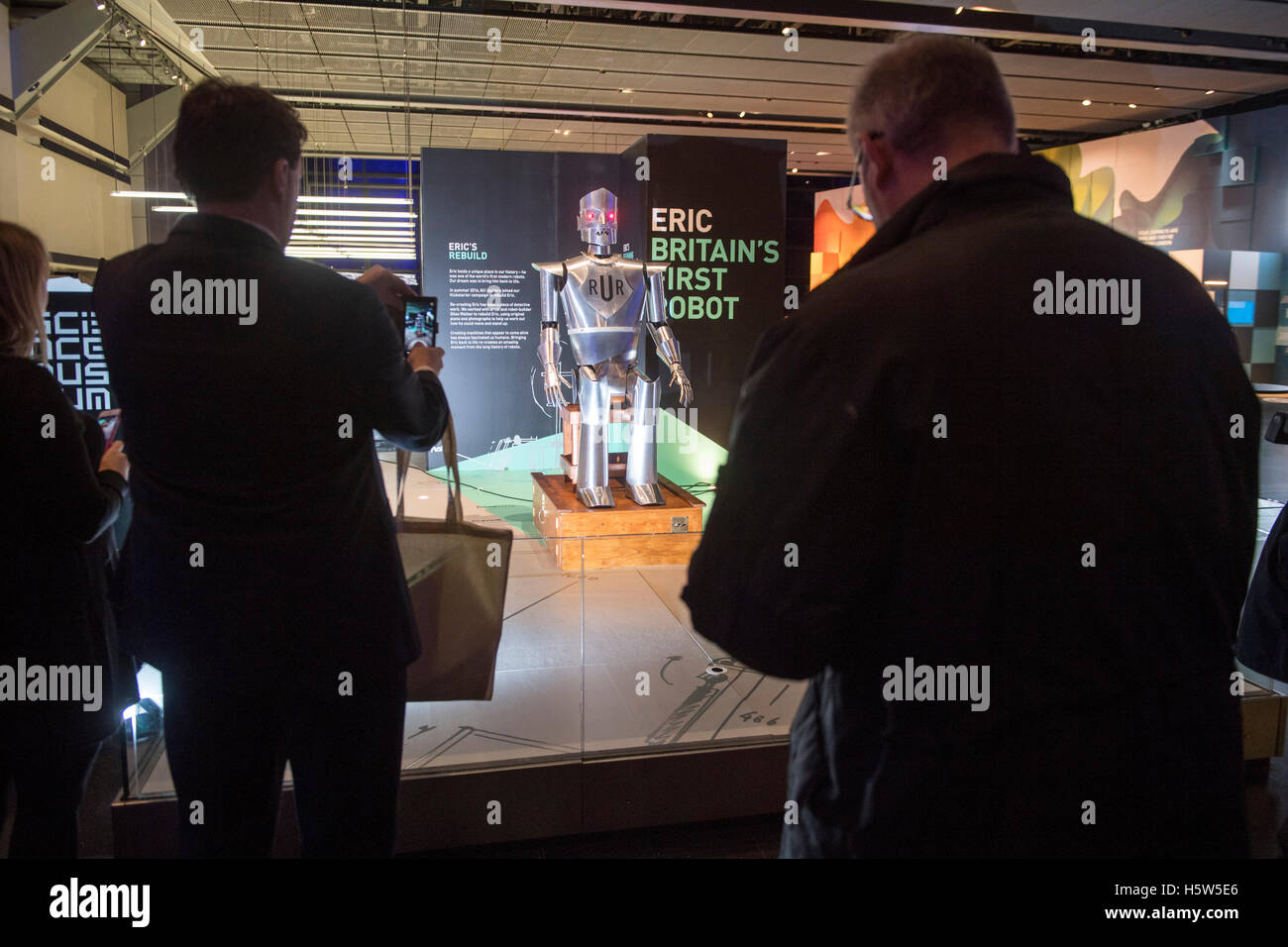 UK's first robot Eric built by Captain William Richards in 1928 Stock ...