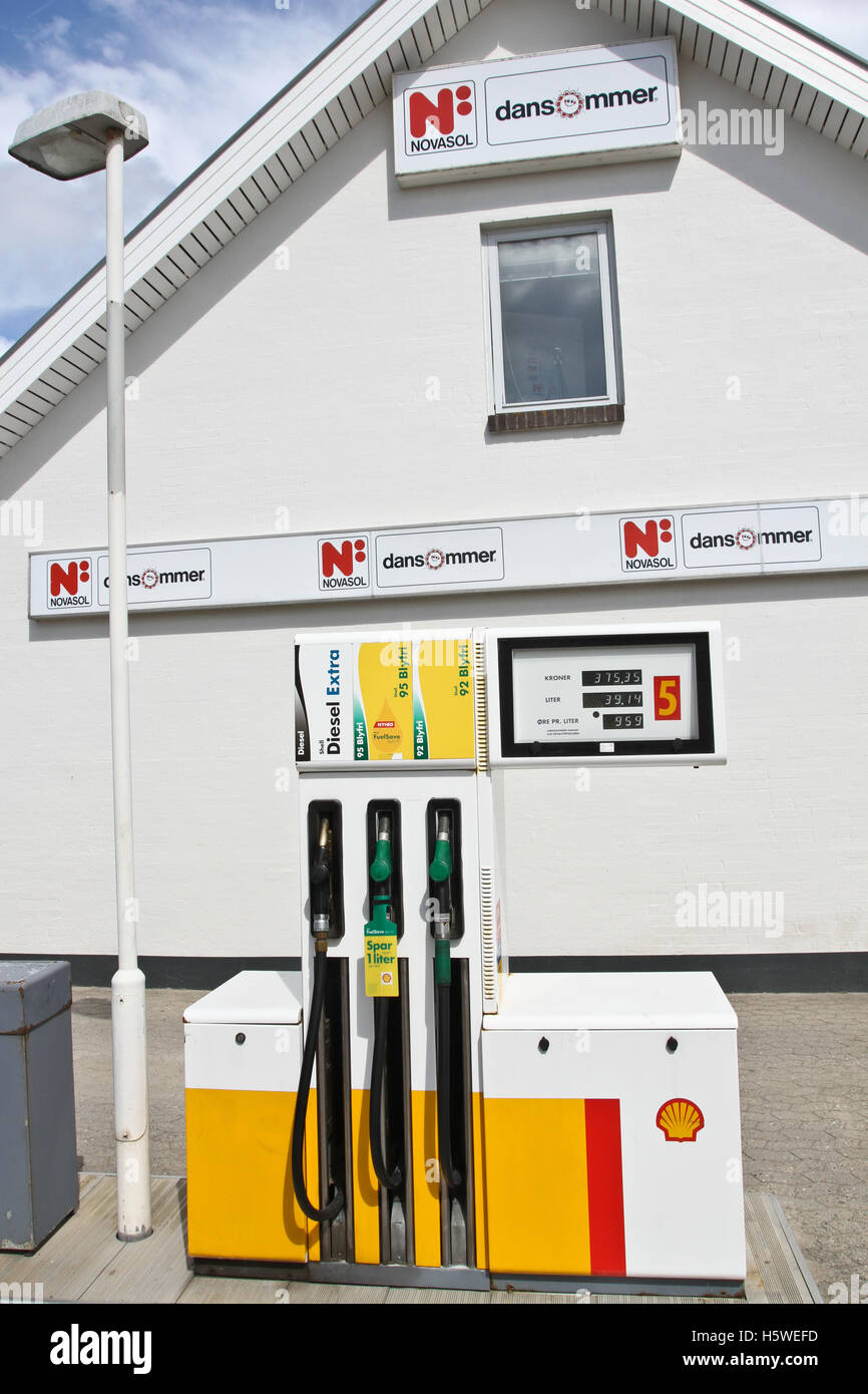 Shell gasoline station hi-res stock photography and images - Alamy