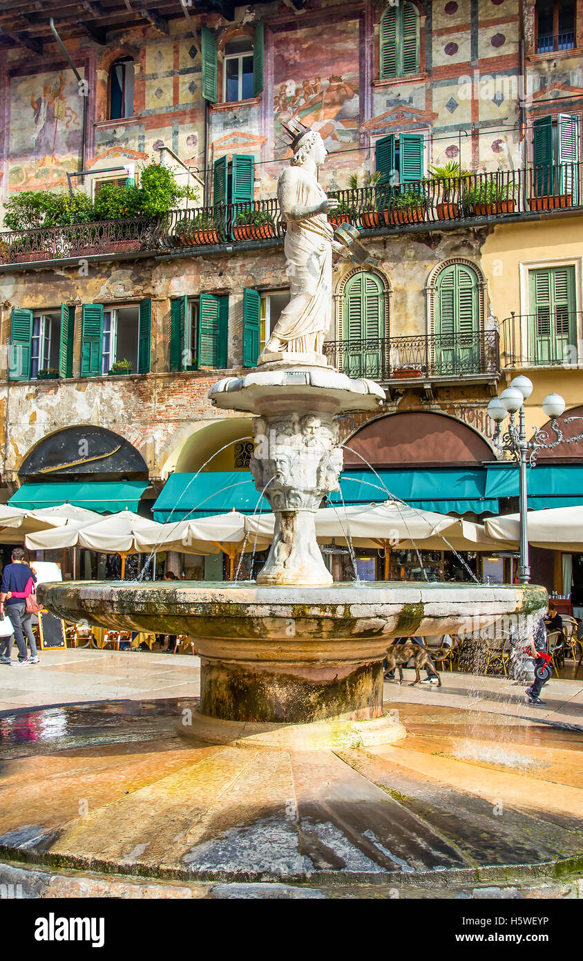Fountain of the madonna verona hi-res stock photography and images - Alamy