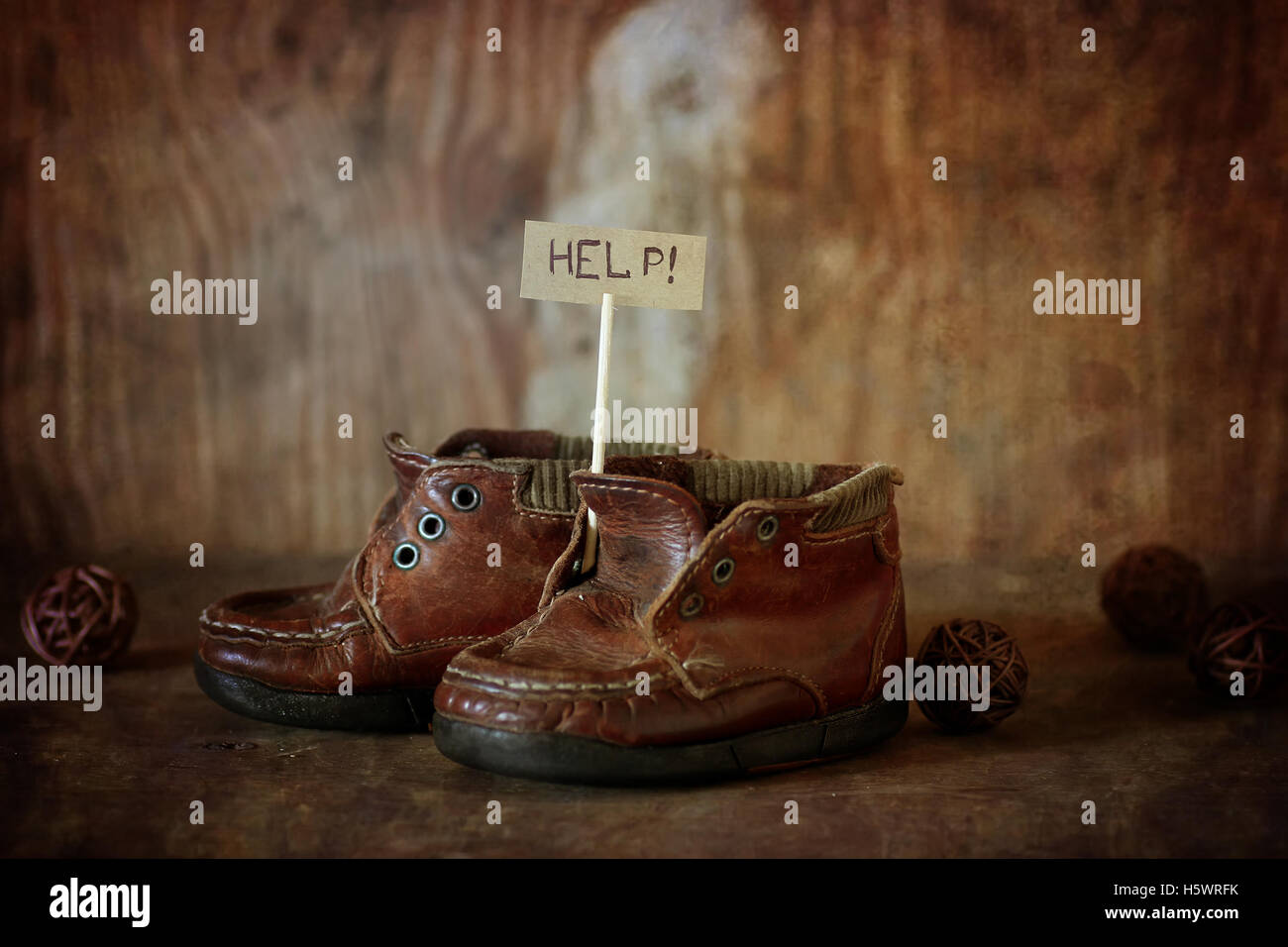 Children nobody help Stock Photo - Alamy