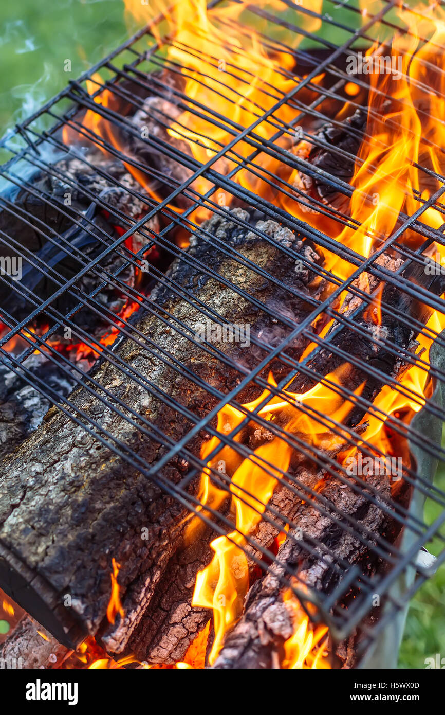 Fire sparks in grill hi-res stock photography and images - Alamy