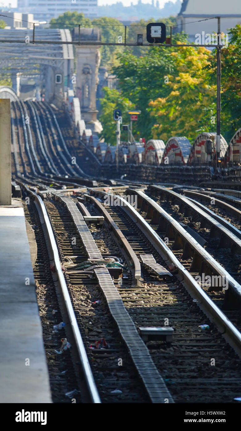 The tracks of Paris Metro - Metropolitain Stock Photo - Alamy
