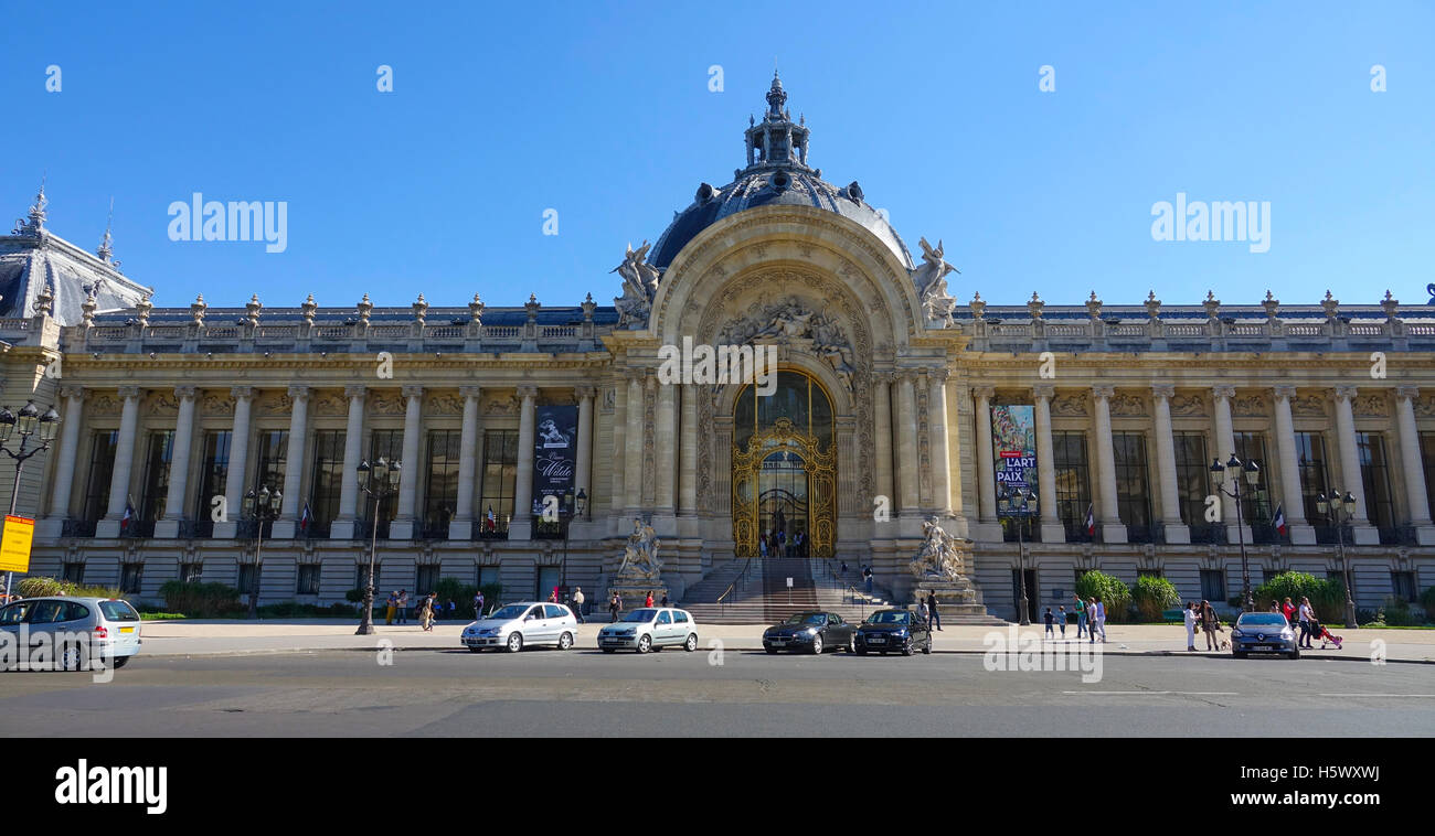 Building of Paris Small Palace - Petit Palais Stock Photo - Alamy