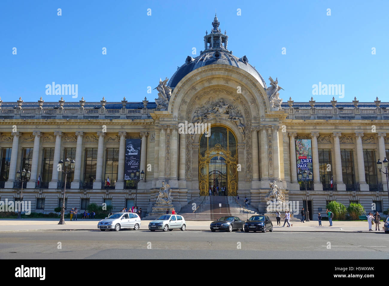 Building of Paris Small Palace - Petit Palais Stock Photo - Alamy