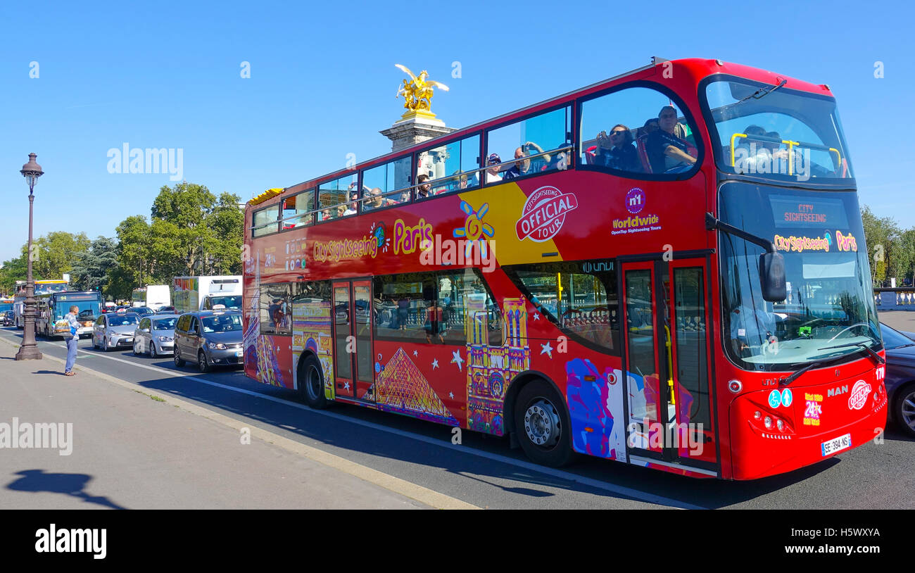 Paris sightseeing tour by bus Stock Photo - Alamy