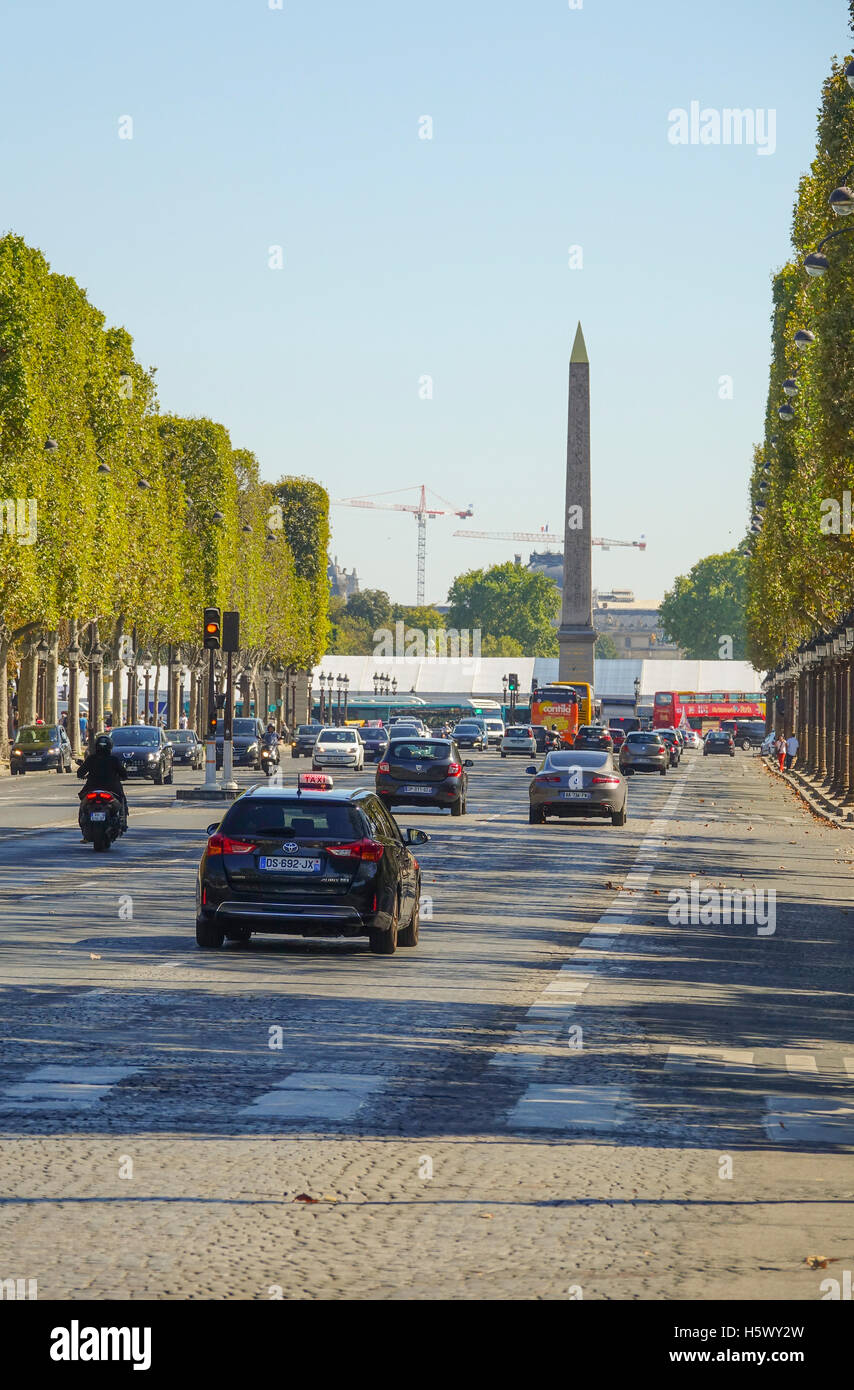Street view to Concorde Square - Place de la concorde Stock Photo - Alamy