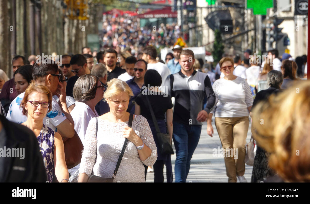 The busy area of Champs Elysees boulevard in Paris Stock Photo - Alamy