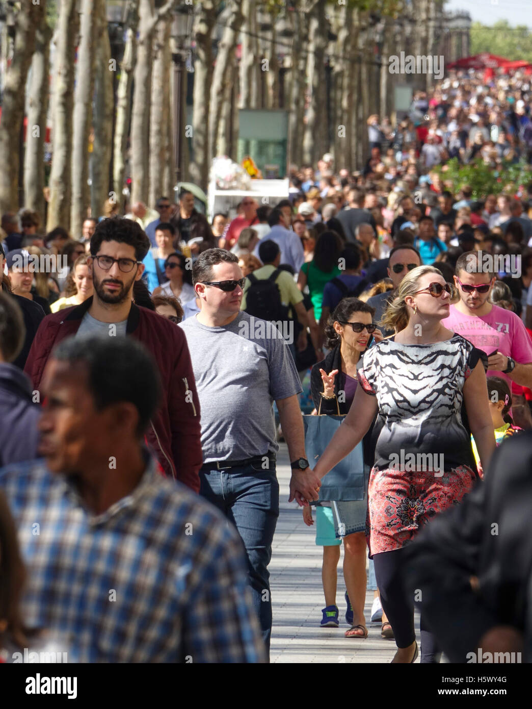 The busy area of Champs Elysees boulevard in Paris Stock Photo - Alamy