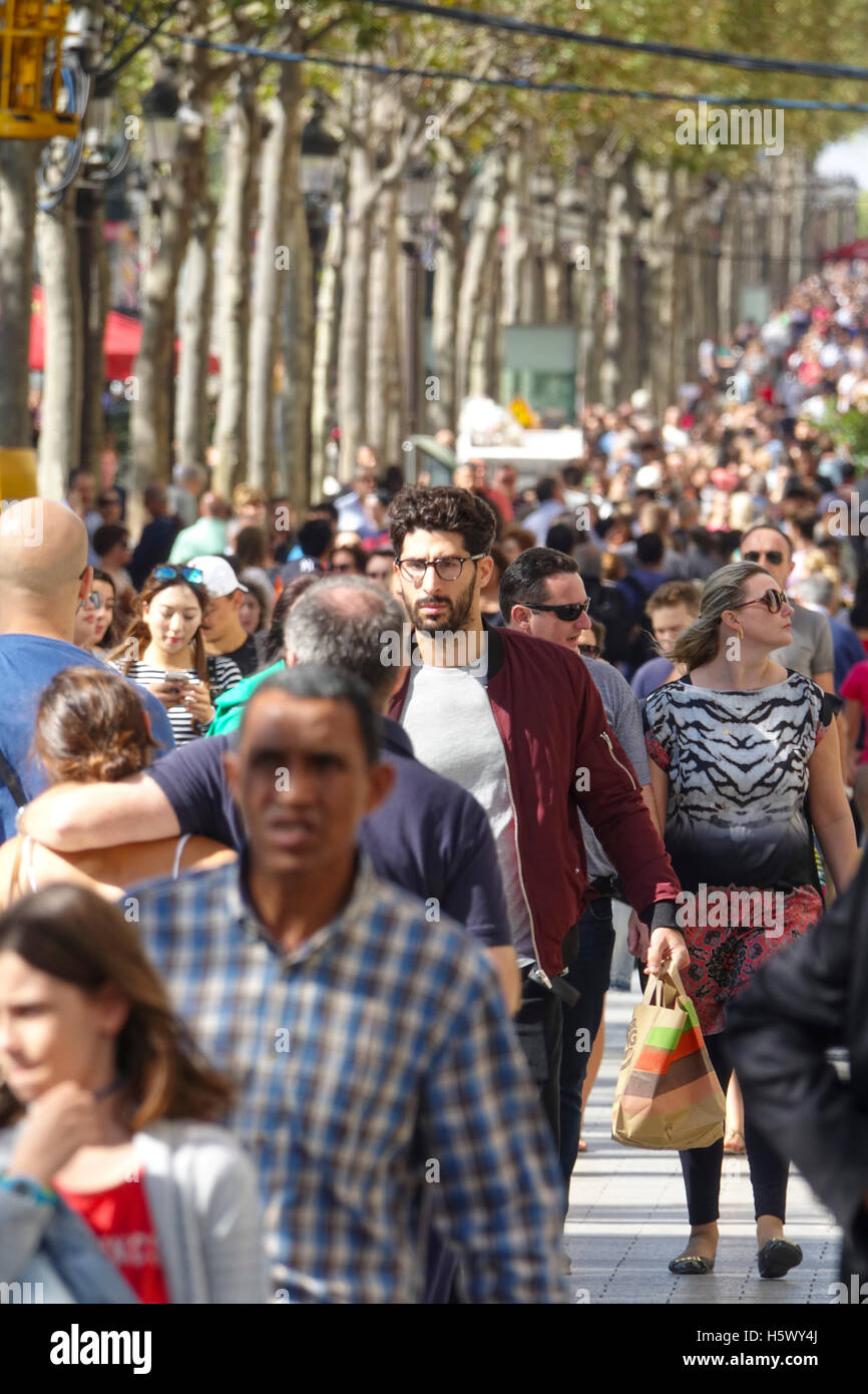 The busy area of Champs Elysees boulevard in Paris Stock Photo - Alamy