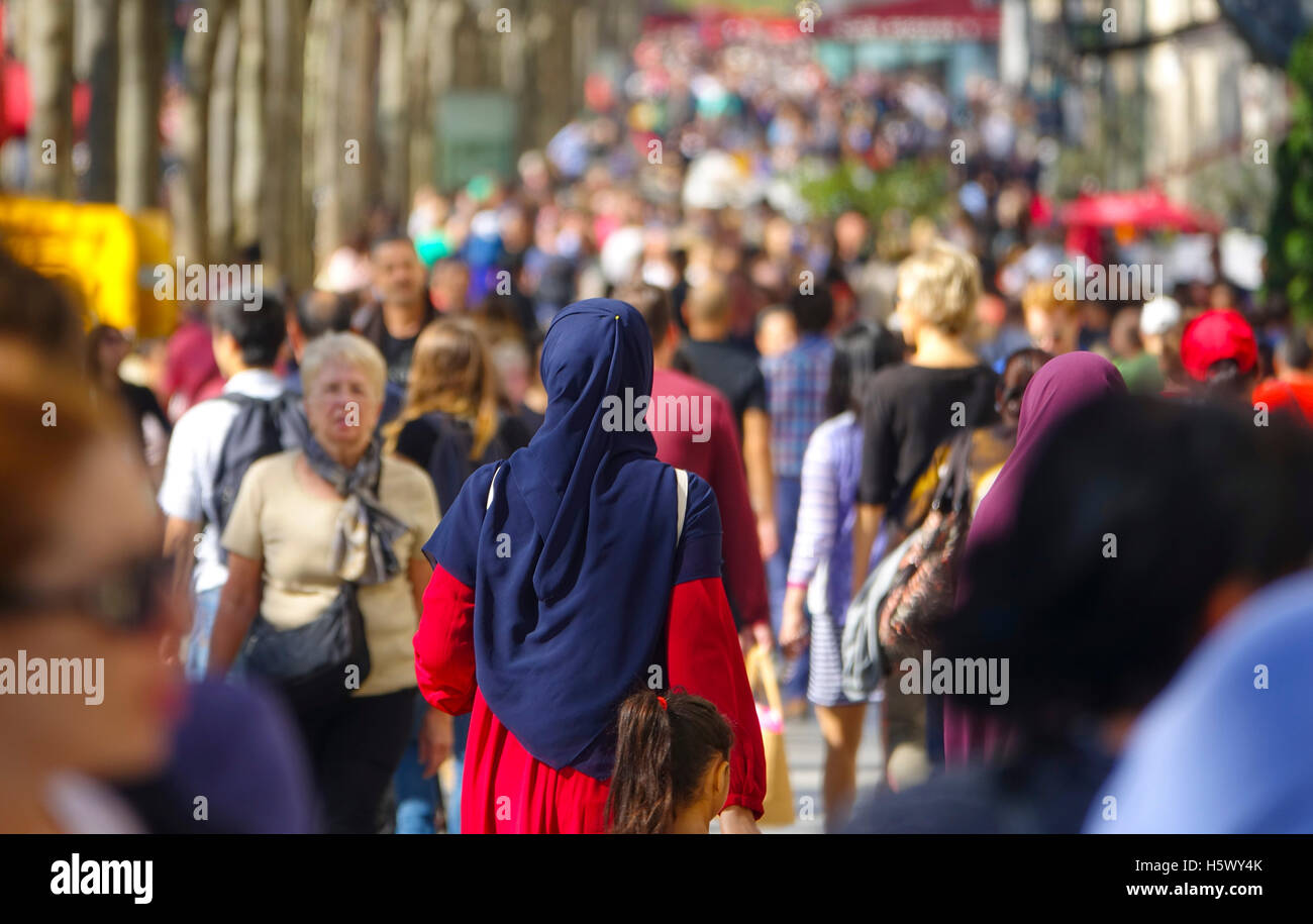 The busy area of Champs Elysees boulevard in Paris Stock Photo - Alamy
