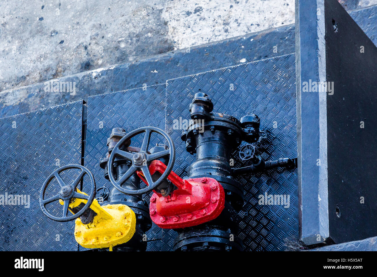 Yellow valves hi-res stock photography and images - Alamy