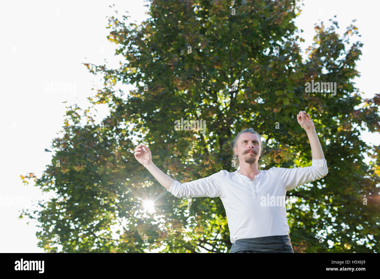 Guy practising slack line in the city park Stock Photo - Alamy