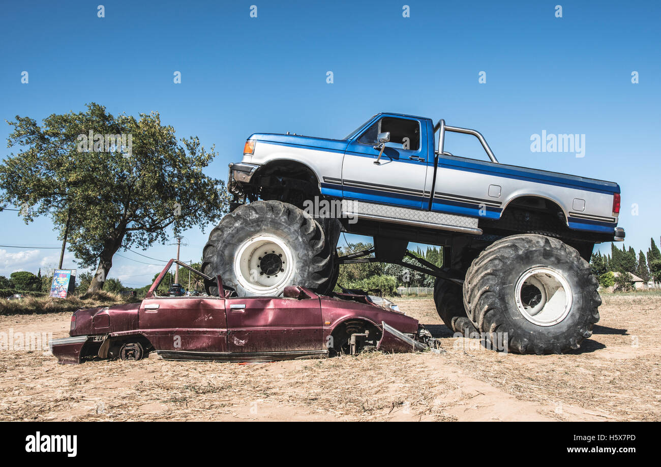 Monster trucks arena hi-res stock photography and images - Alamy