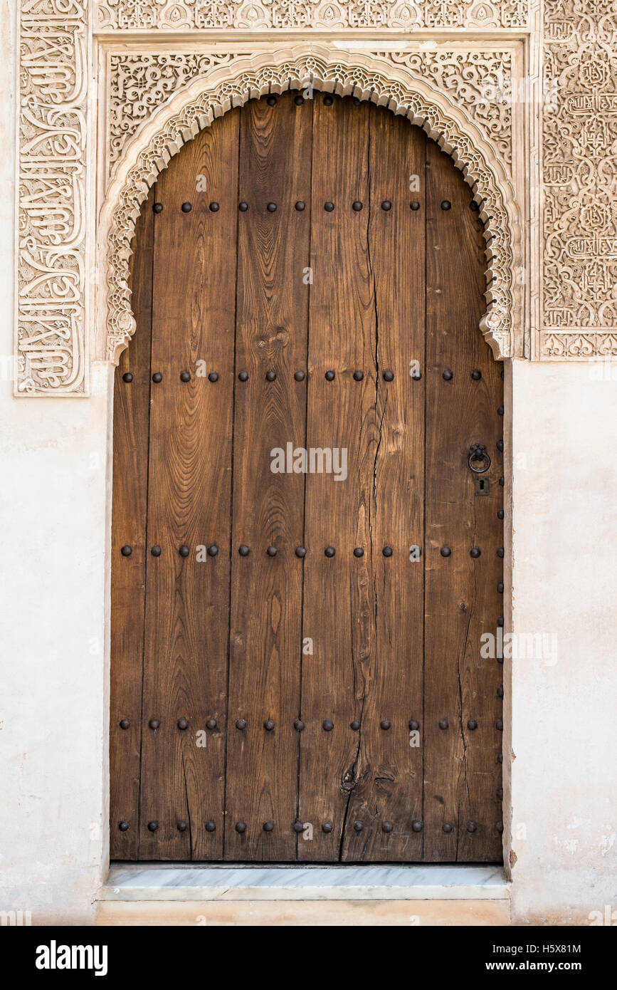 Wooden arabic islamic door hi-res stock photography and images - Alamy