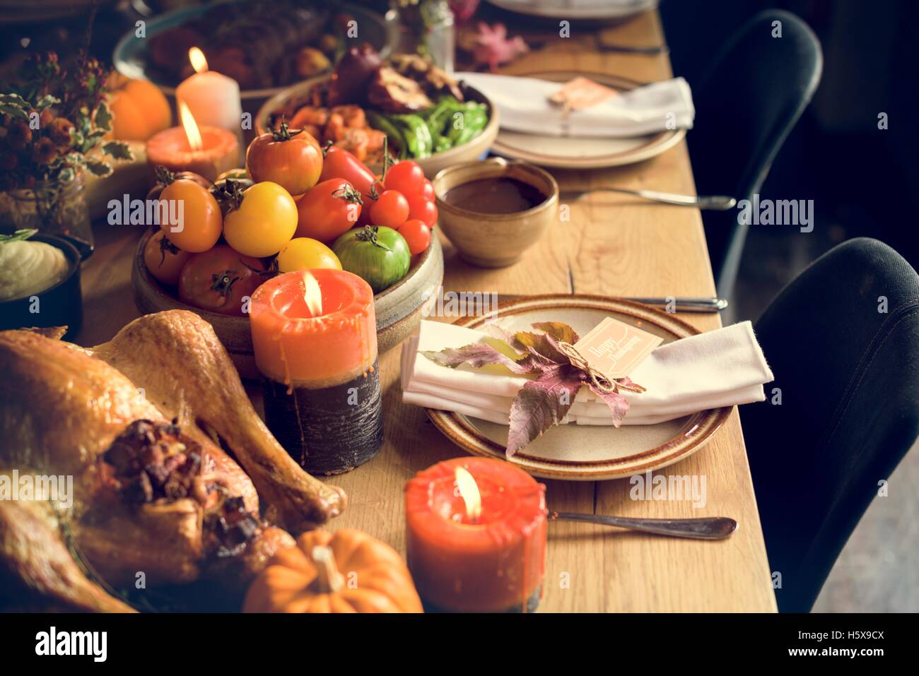 Maple Leaf Thanksgiving Table Setting Concept Stock Photo - Alamy