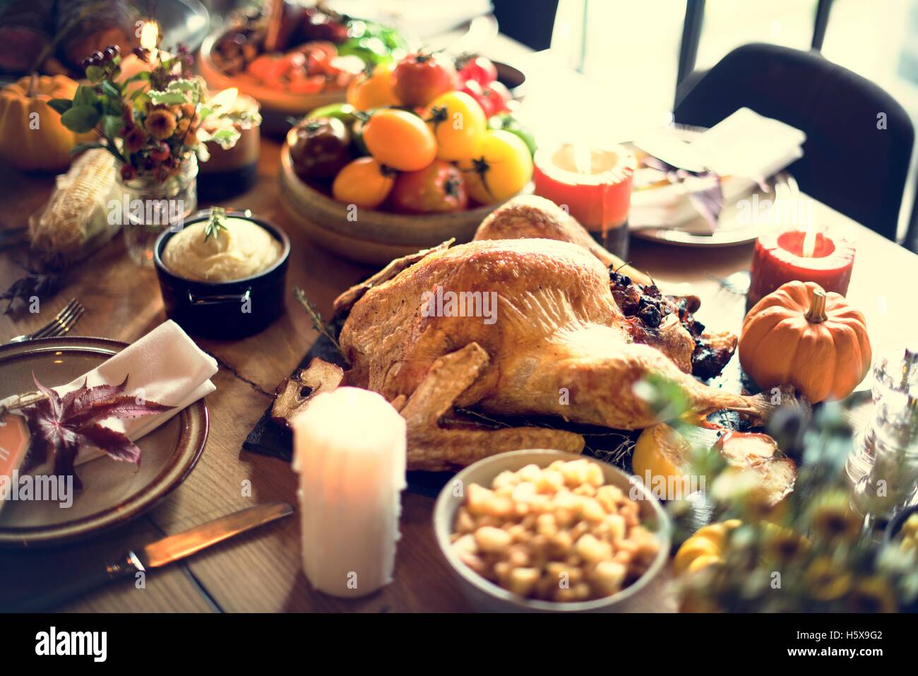 Roasted Turkey Thanksgiving Table Setting Concept Stock Photo - Alamy