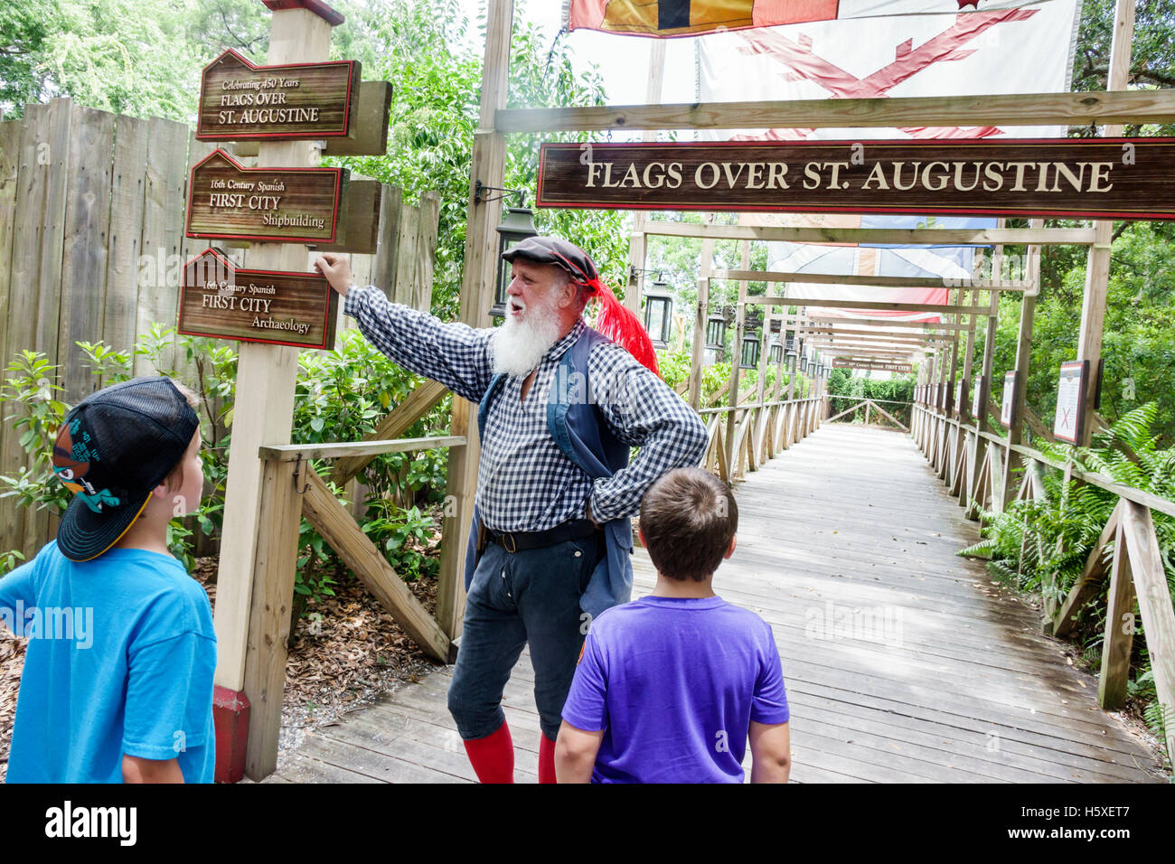 Male guide period costume hi-res stock photography and images - Alamy
