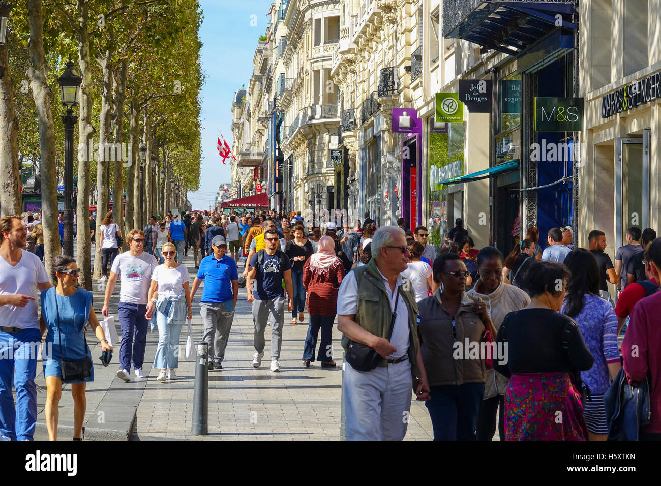 The busy area of Champs Elysees boulevard in Paris Stock Photo - Alamy