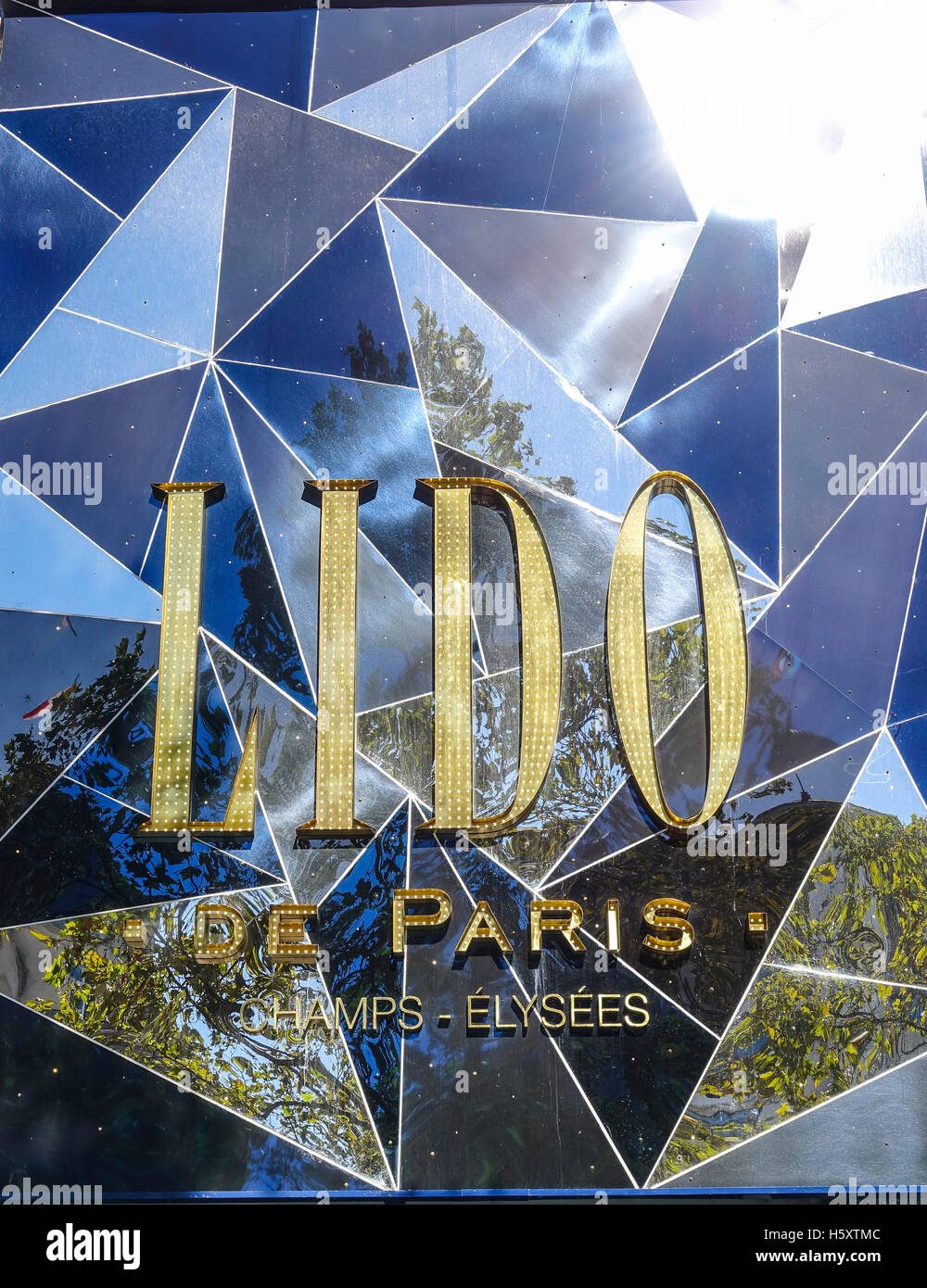 Lido de paris hi-res stock photography and images - Alamy