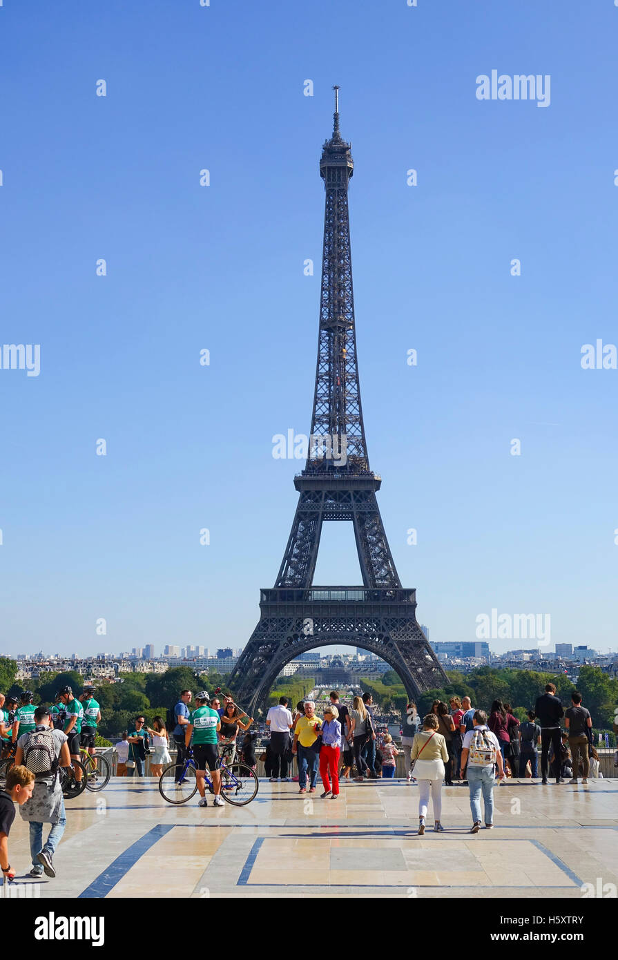 Paris Trocadero square with a view to Eiffel Tower Stock Photo - Alamy
