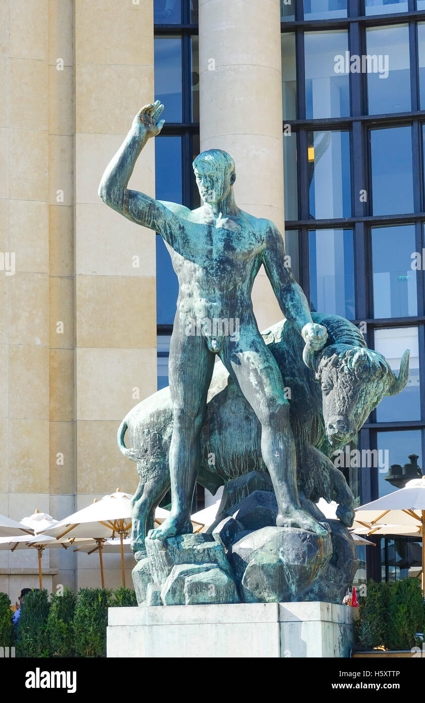 Statue on Trocadero Square in Paris Stock Photo - Alamy