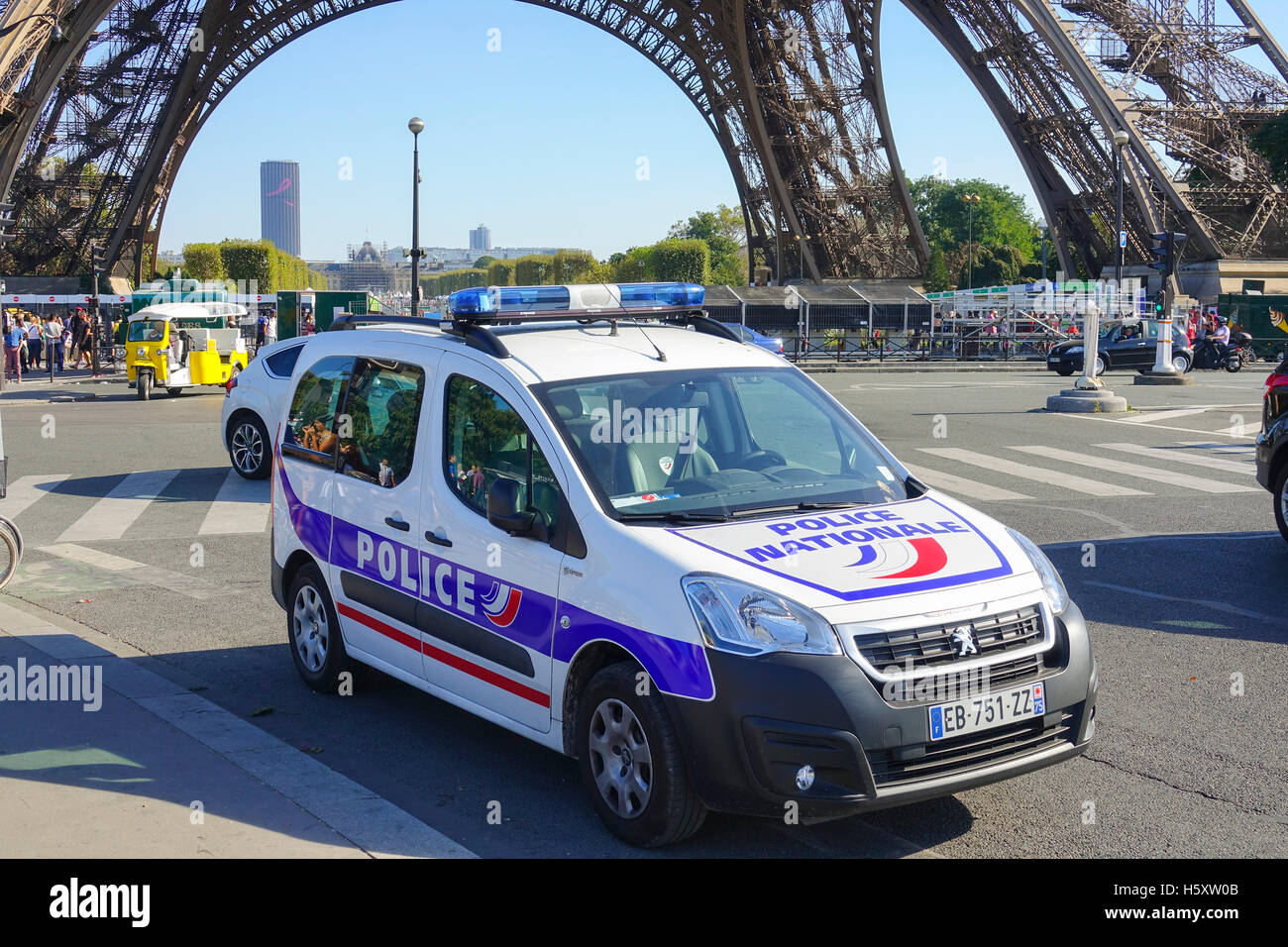 Police car in Paris at Eiffel Tower Stock Photo - Alamy