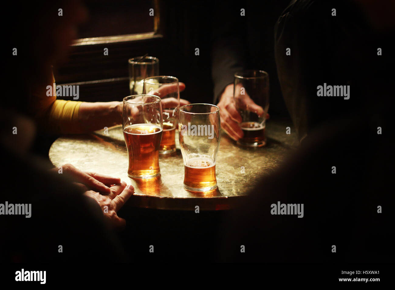 Pub atmosphere hi-res stock photography and images - Alamy
