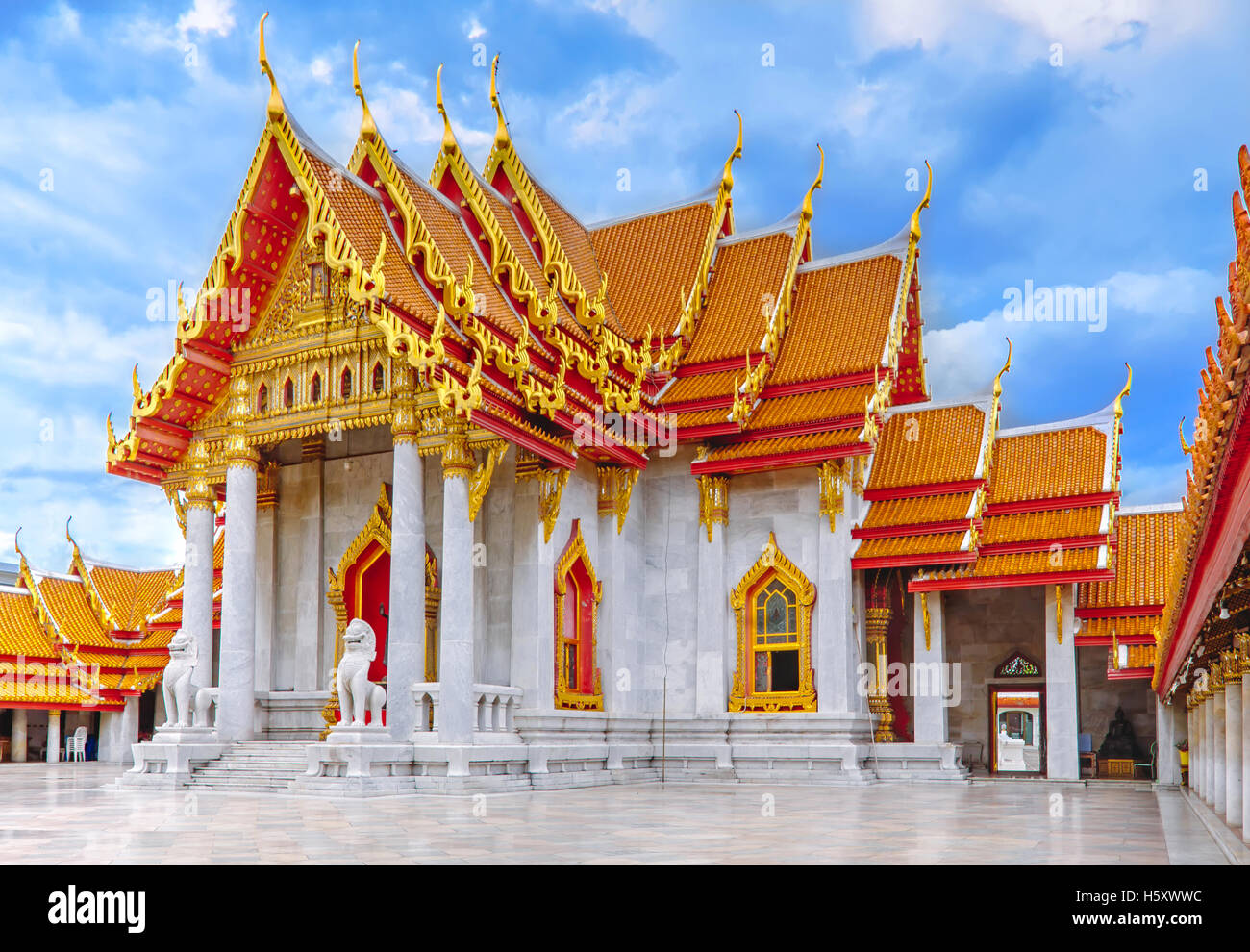 Wat Benjamabophit (Marble Temple) in Bangkok Stock Photo - Alamy