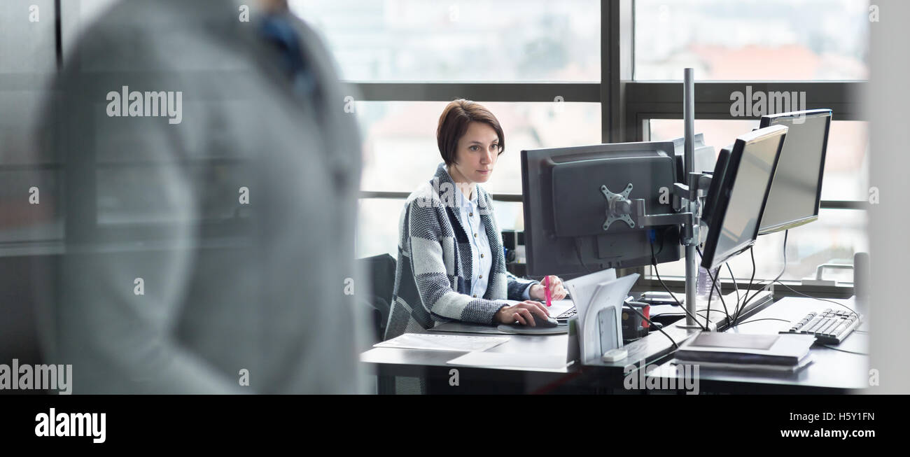 Personal assistant working in corporate office Stock Photo - Alamy