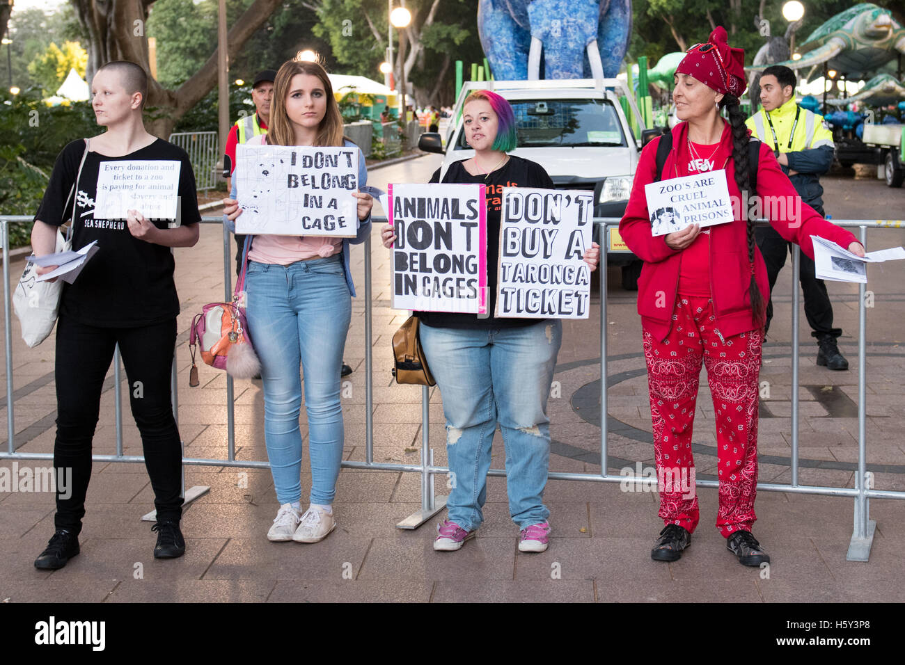 Taronga zoo group hi-res stock photography and images - Alamy