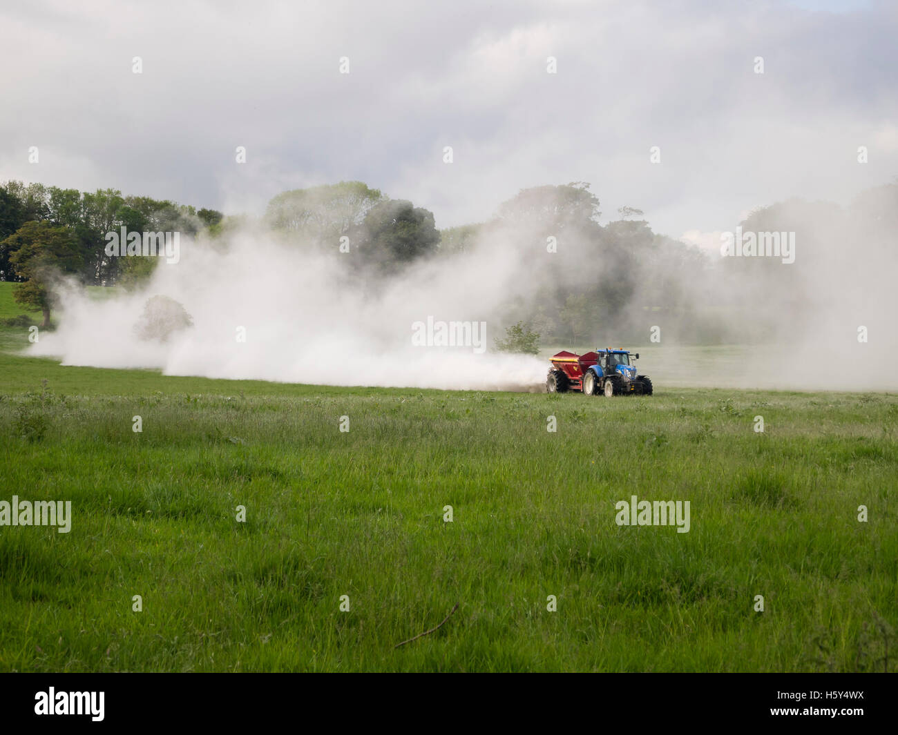 Farmer with fertilizer hi-res stock photography and images - Alamy
