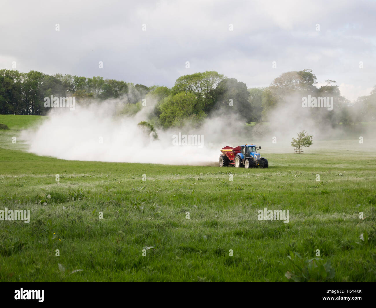 Crop spraying hi-res stock photography and images - Alamy