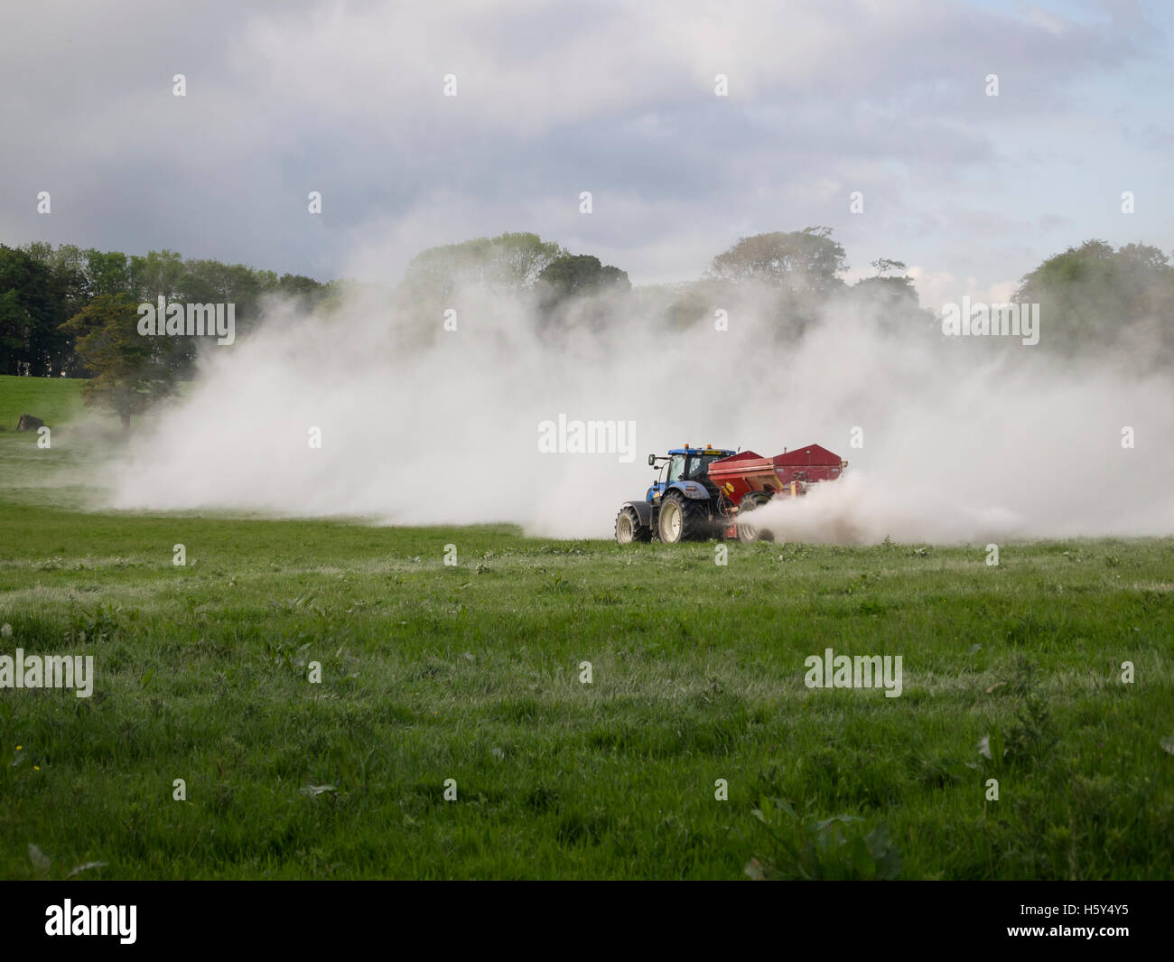 fertilizer crop spraying field Stock Photo - Alamy