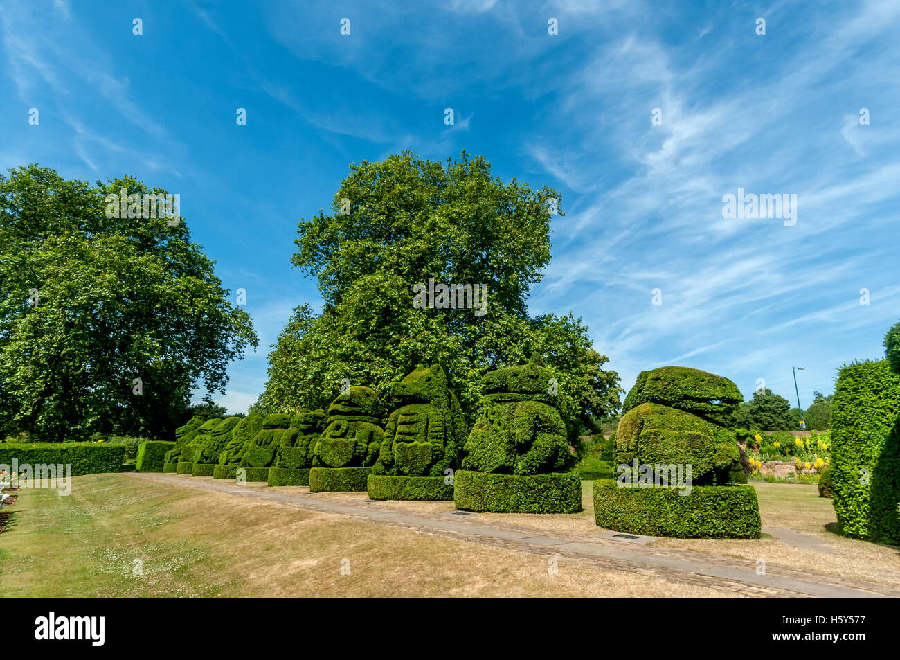Head Gardener Chris Riley trims The Queen's Beasts, a topiary display ...