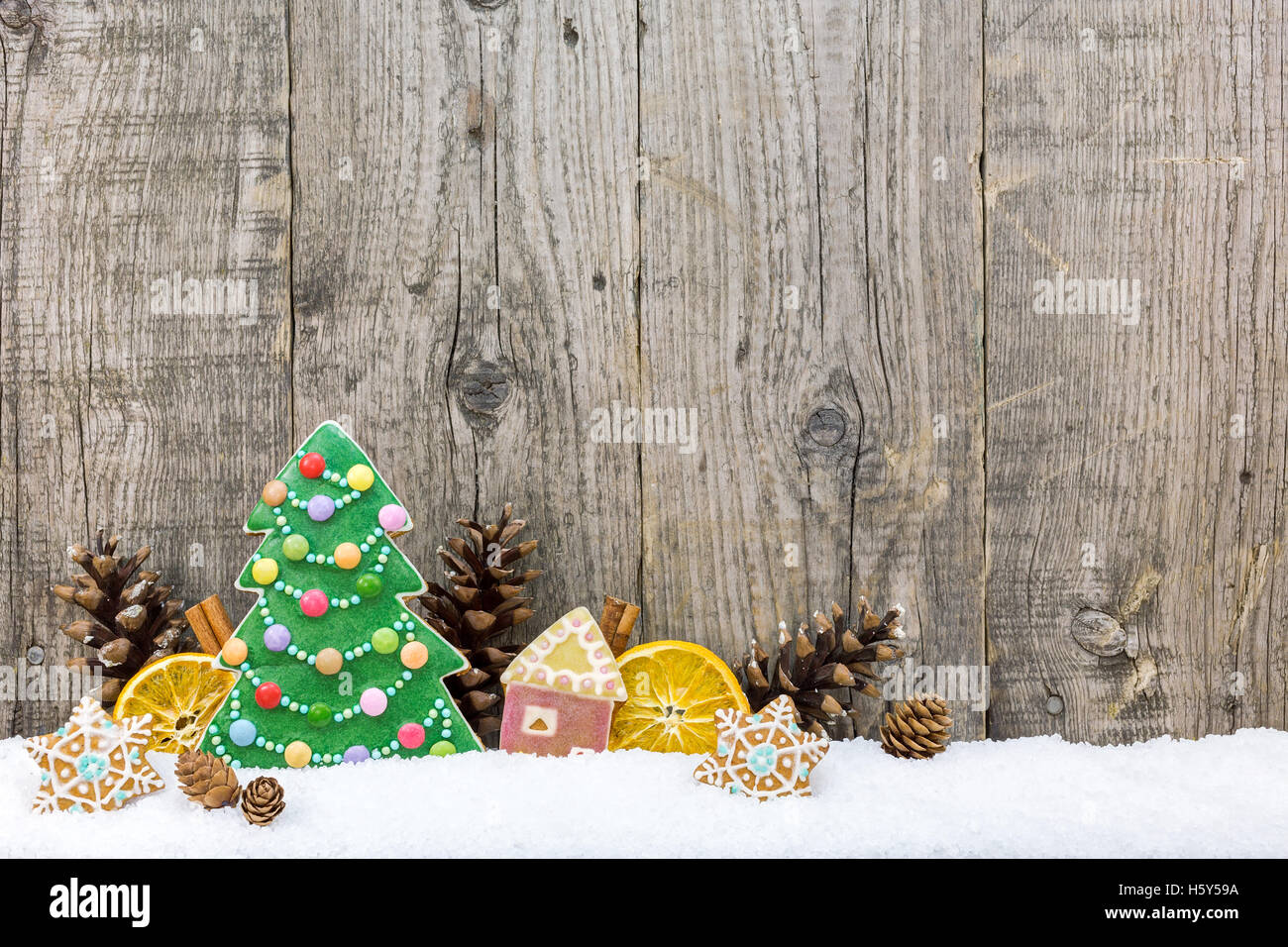 Christmas tree decorated gingerbread sweet hi-res stock photography and ...