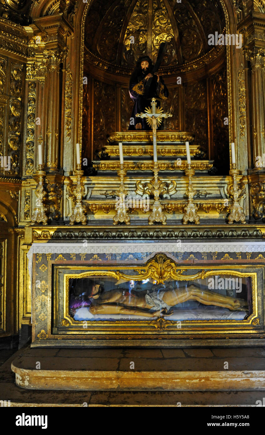 Altar in Santa-Maria de Belem church, Jeronimos Monastery, Hieronymites ...
