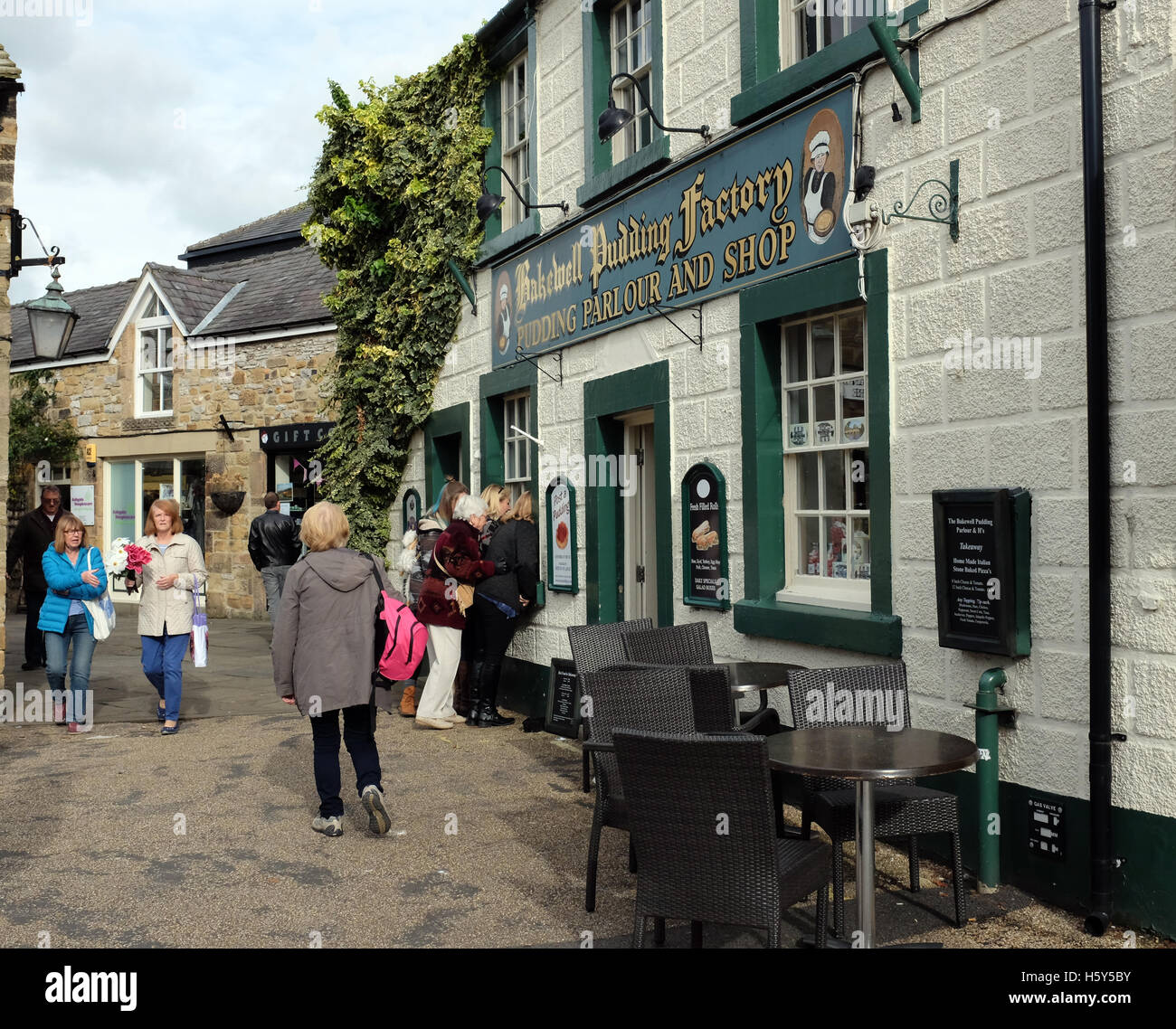 Bakewell town shopping hi-res stock photography and images - Alamy