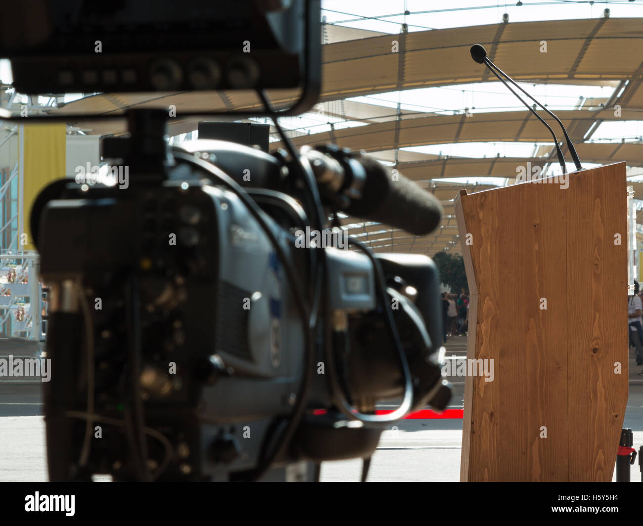 Professional Digital Video Camera ready for Conference Broadcasting ... Professional Digital Video Camera ready for Conference Broadcasting ...