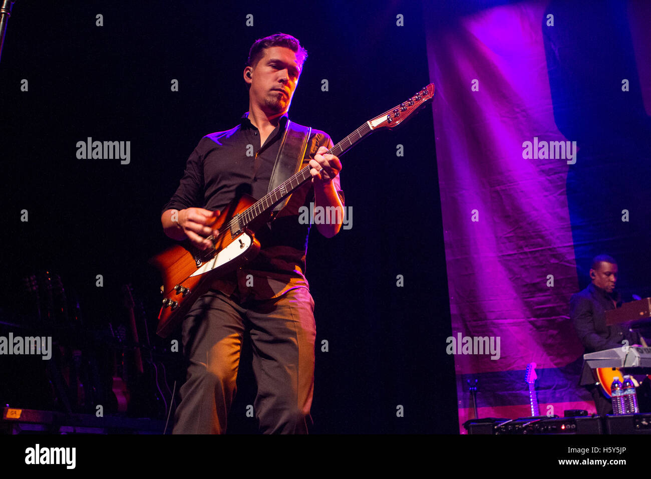 SAN FRANCISCO, CA - NOV 3: Isaac Hanson of Hanson performs at The ...