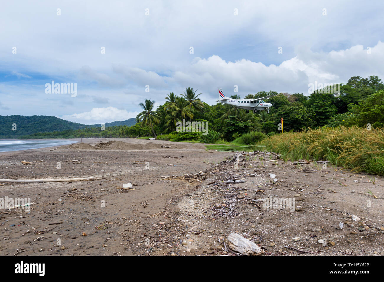 Tambor, Costa Rica - June 23: Local airline Sansa on final approach to ...
