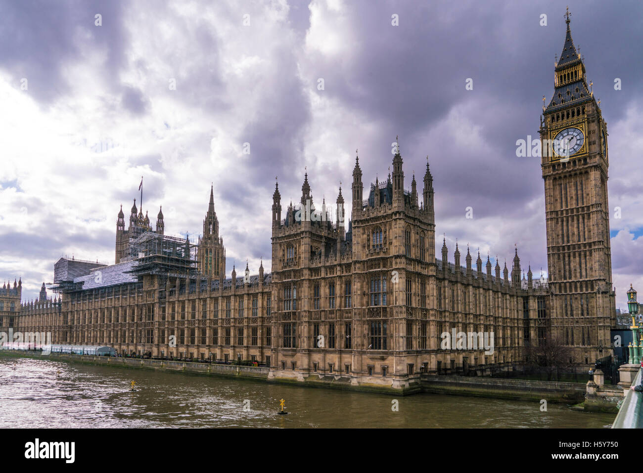 The Houses of Parliament Westminster with Big Ben and Queen Elizabeth ...