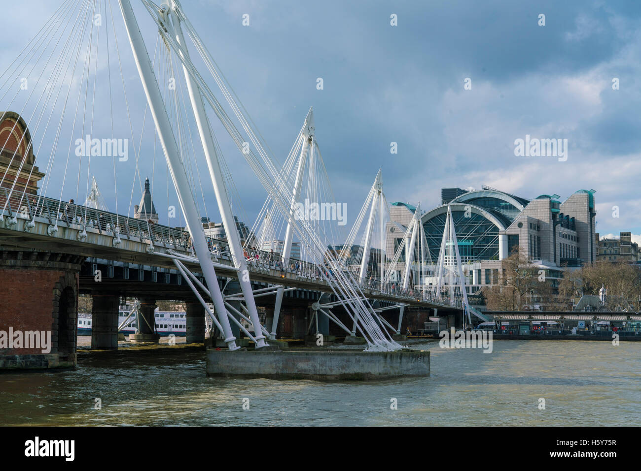 Golden Jubilee Bridge London Stock Photo - Alamy